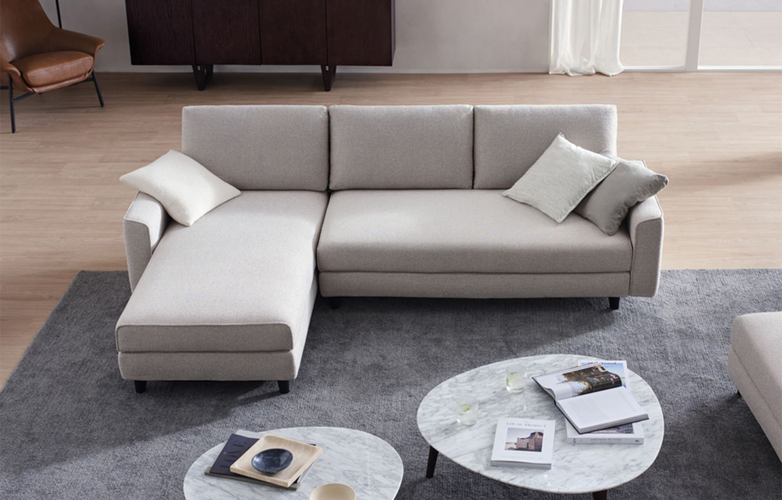Delta Modular Sofa with Chaise and Smart Pockets®