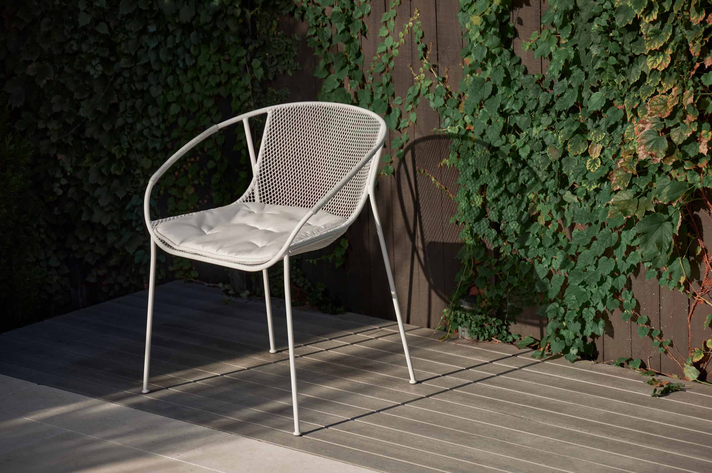 Luna Outdoor Dining Chair with Seat Cushion
