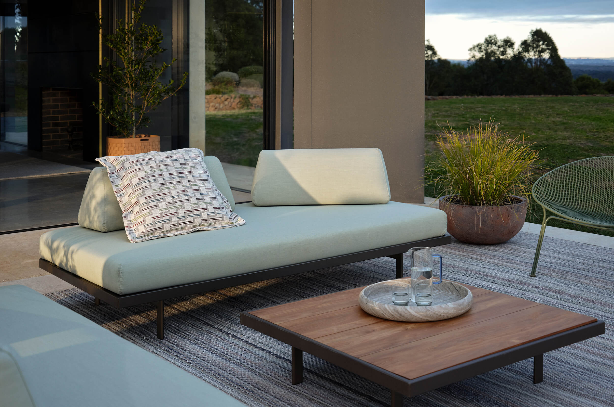 Plateau Outdoor 2 Seater Sofa