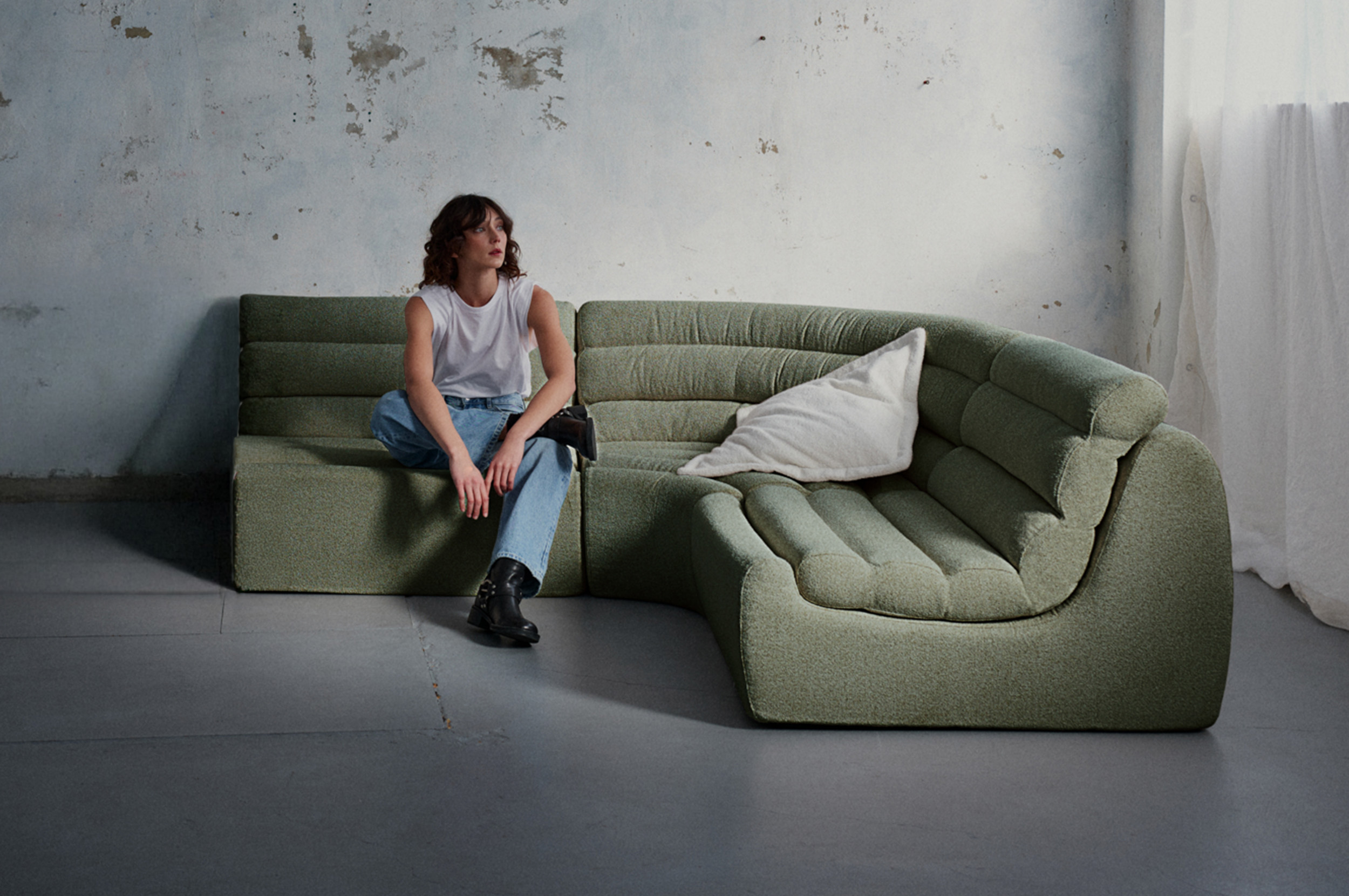 Quantum Curved Wide Modular Sofa
